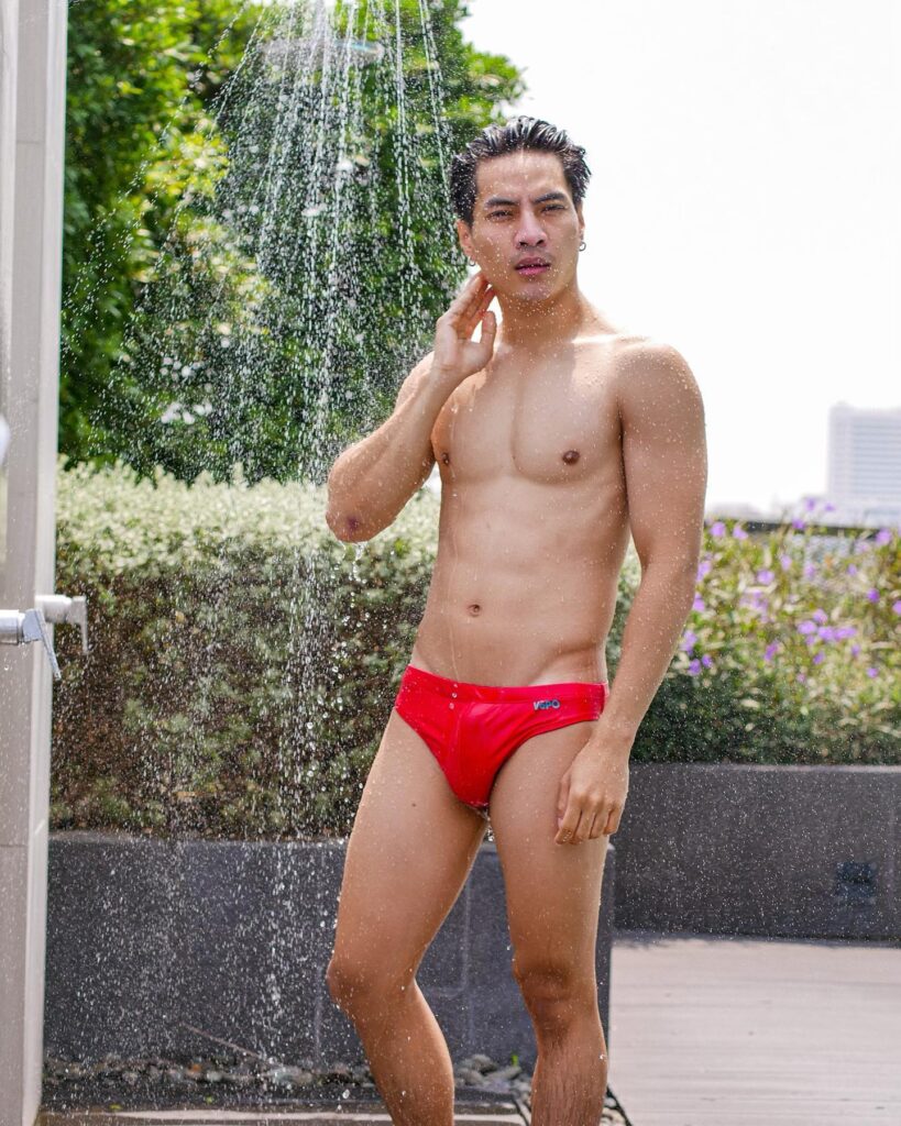 หนุ่มบิว พศิษฐ์ ดาวติ๊กตอกตัวพ่อ หล่อทุกท่วงท่า พร้อมหุ่นน่าสัมผัส