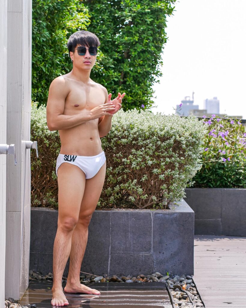 หนุ่มบิว พศิษฐ์ ดาวติ๊กตอกตัวพ่อ หล่อทุกท่วงท่า พร้อมหุ่นน่าสัมผัส