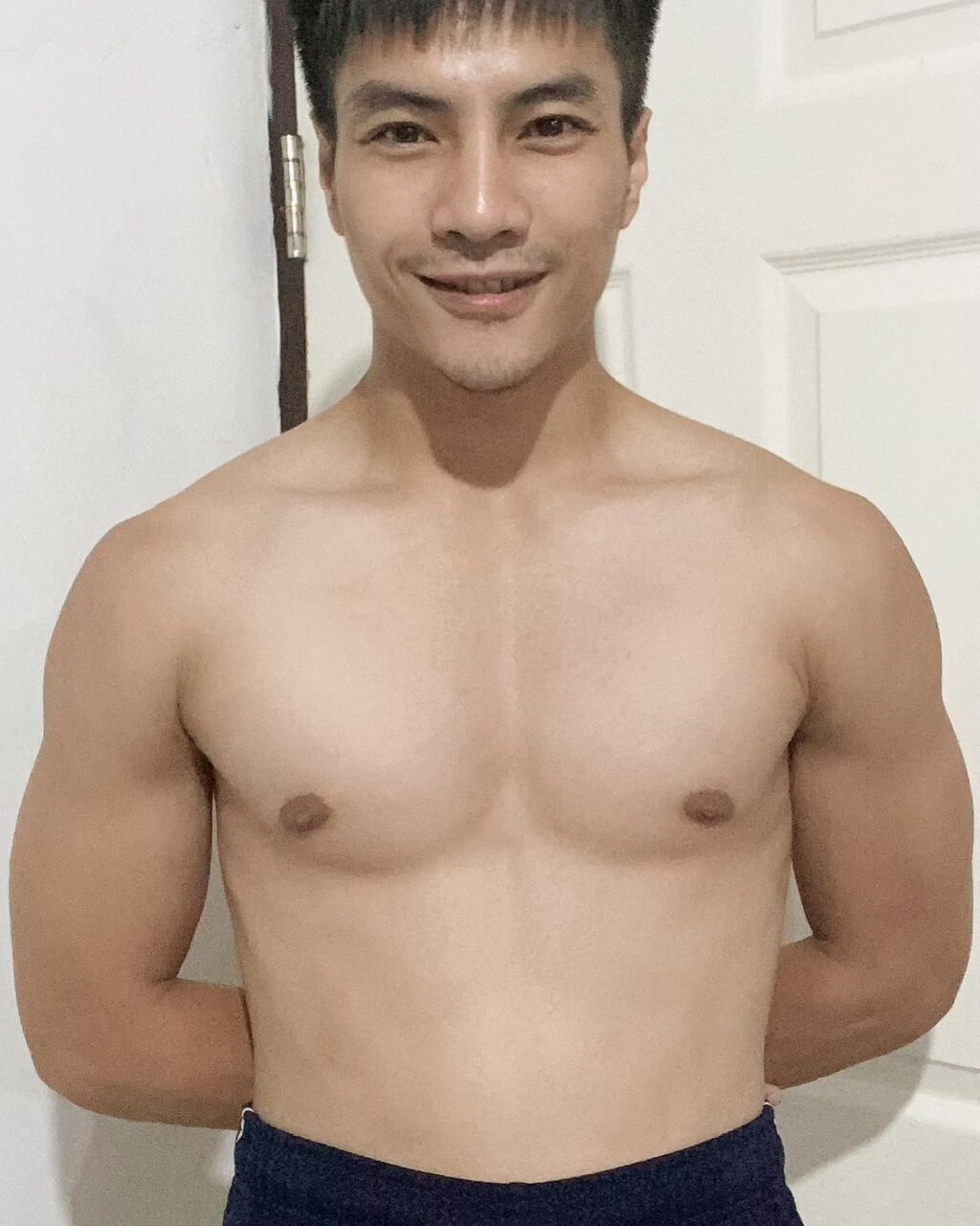 หนุ่มบิว พศิษฐ์ ดาวติ๊กตอกตัวพ่อ หล่อทุกท่วงท่า พร้อมหุ่นน่าสัมผัส