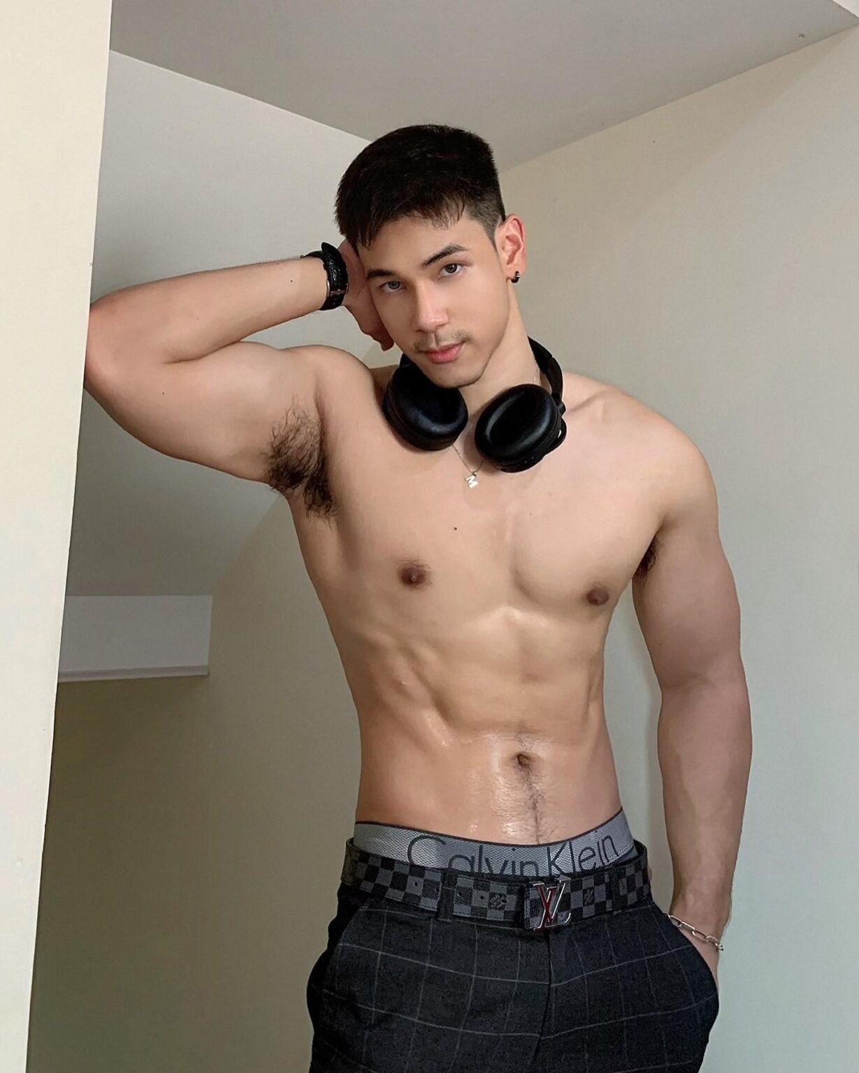 มาร์ค mz.mkz นายแบบหนุ่มกล้ามแน่น มาพร้อมผลงาน18+เต็มระบบ