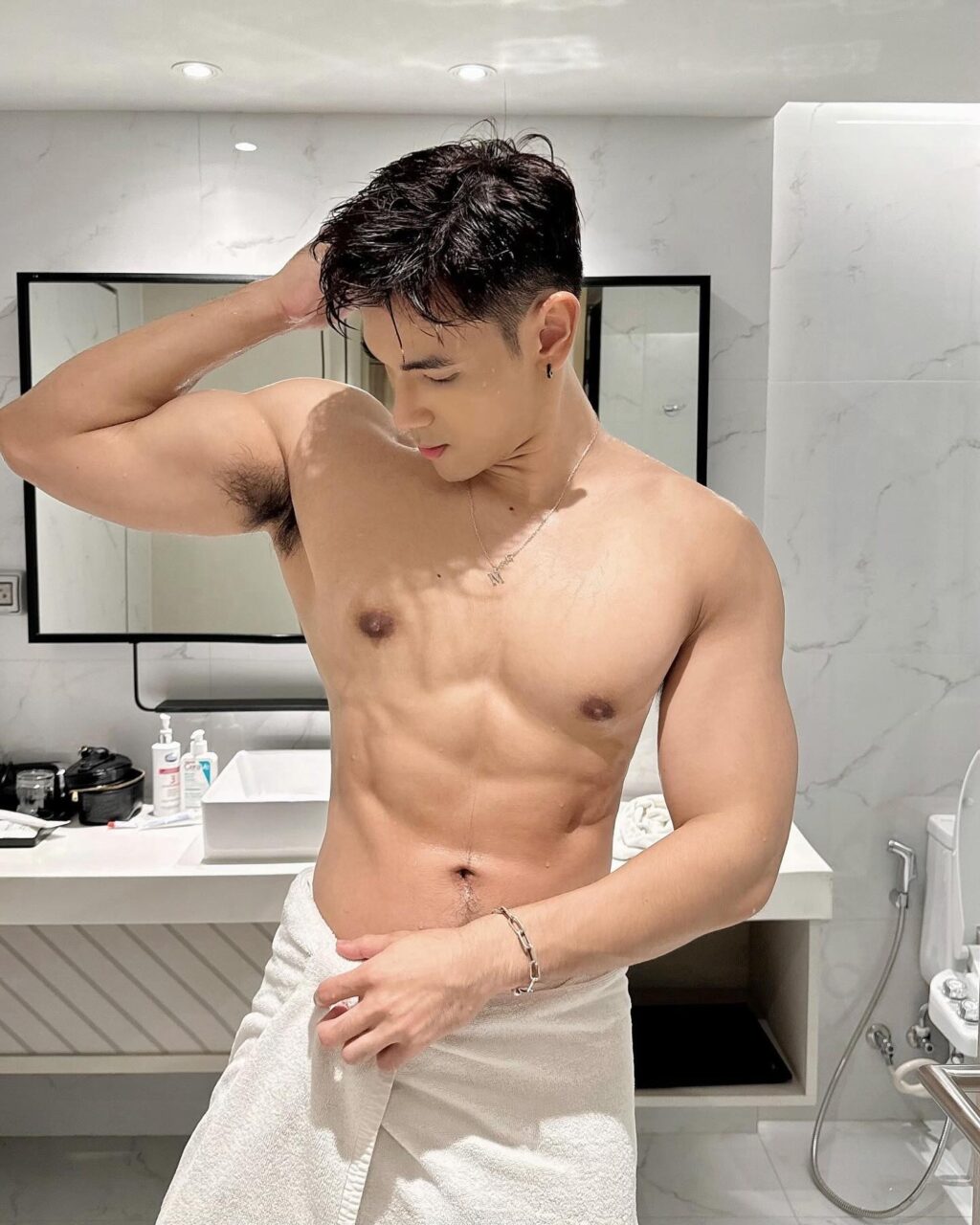 มาร์ค mz.mkz นายแบบหนุ่มกล้ามแน่น มาพร้อมผลงาน18+เต็มระบบ